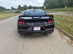 Melns Ford Mustang 2025 Kauņa, ar dzinēja tilpumu 2.30 L un nobraukumu 3 tūkst. km par 34000 €, foto 4 vietnē AUTOMOTO.COM.LV