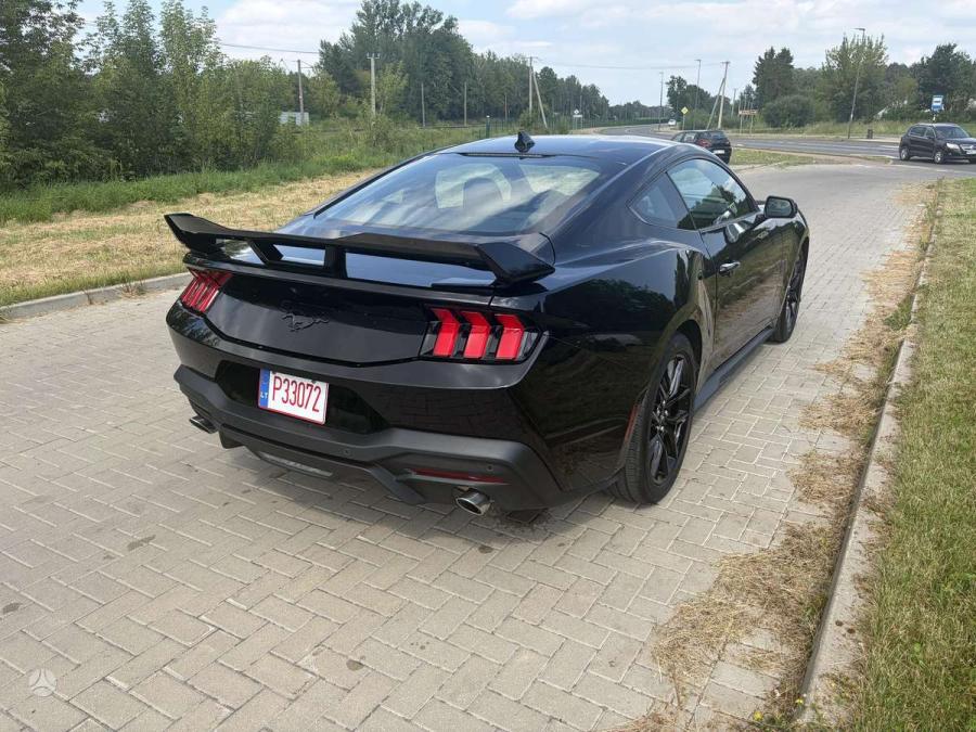 Melns Ford Mustang 2025 Kauņa, ar dzinēja tilpumu 2.30 L un nobraukumu 3 tūkst. km par 34000 €, foto 5 vietnē AUTOMOTO.COM.LV