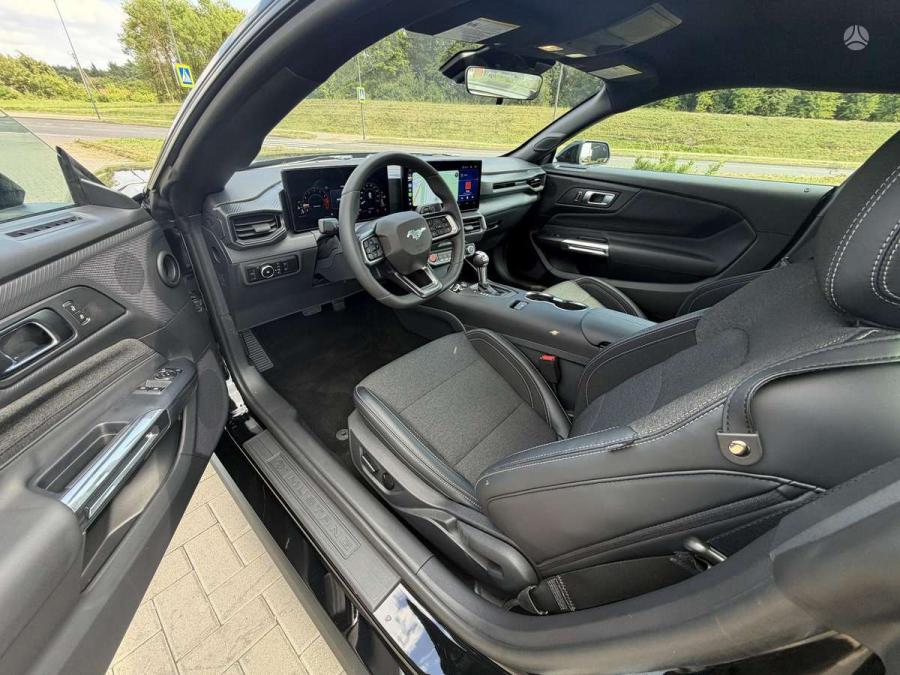 Melns Ford Mustang 2025 Kauņa, ar dzinēja tilpumu 2.30 L un nobraukumu 3 tūkst. km par 34000 €, foto 9 vietnē AUTOMOTO.COM.LV