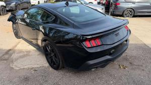 Black Ford Mustang 2025 in Ukmerge, with an engine capacity of 5.04 L and mileage of 22 thousand km for 20999 €, photo 1 on AUTOMOTO.COM.LV
