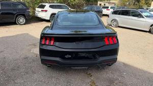 Black Ford Mustang 2025 in Ukmerge, with an engine capacity of 5.04 L and mileage of 22 thousand km for 20999 €, photo 3 on AUTOMOTO.COM.LV