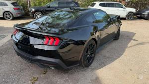 Black Ford Mustang 2025 in Ukmerge, with an engine capacity of 5.04 L and mileage of 22 thousand km for 20999 €, photo 4 on AUTOMOTO.COM.LV