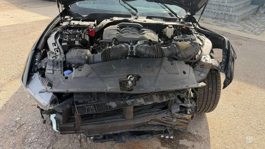 Black Ford Mustang 2025 in Ukmerge, with an engine capacity of 5.04 L and mileage of 22 thousand km for 20999 €, photo 8 on AUTOMOTO.COM.LV