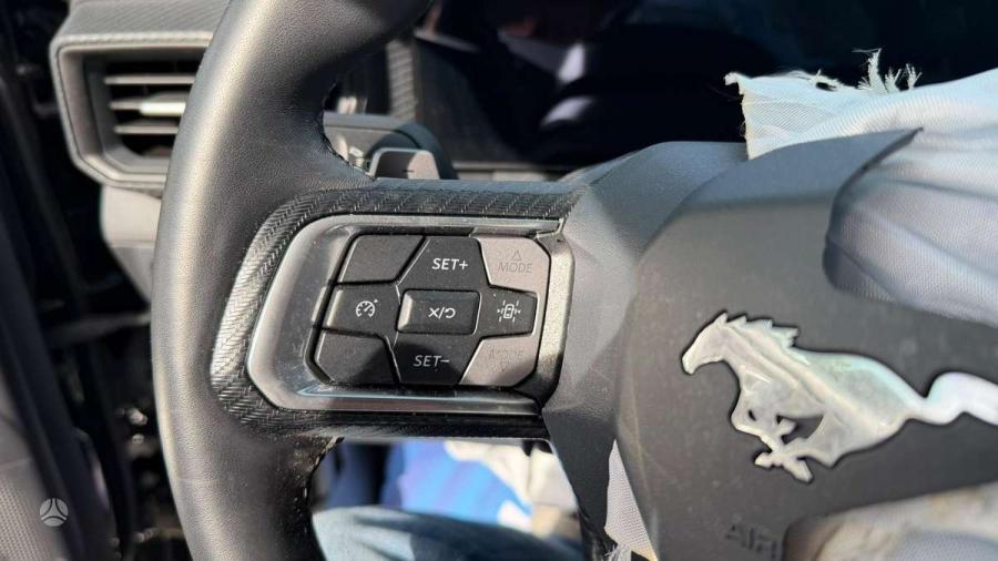 Black Ford Mustang 2025 in Ukmerge, with an engine capacity of 5.04 L and mileage of 22 thousand km for 20999 €, photo 14 on AUTOMOTO.COM.LV