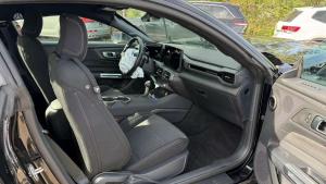 Black Ford Mustang 2025 in Ukmerge, with an engine capacity of 5.04 L and mileage of 22 thousand km for 20999 €, photo 17 on AUTOMOTO.COM.LV