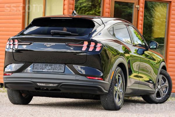 Melns Ford Mustang 2021 Tukums, ar dzinēja tilpumu 0.00 L un nobraukumu 147 tūkst. km par 23490 €, foto 4 vietnē AUTOMOTO.COM.LV