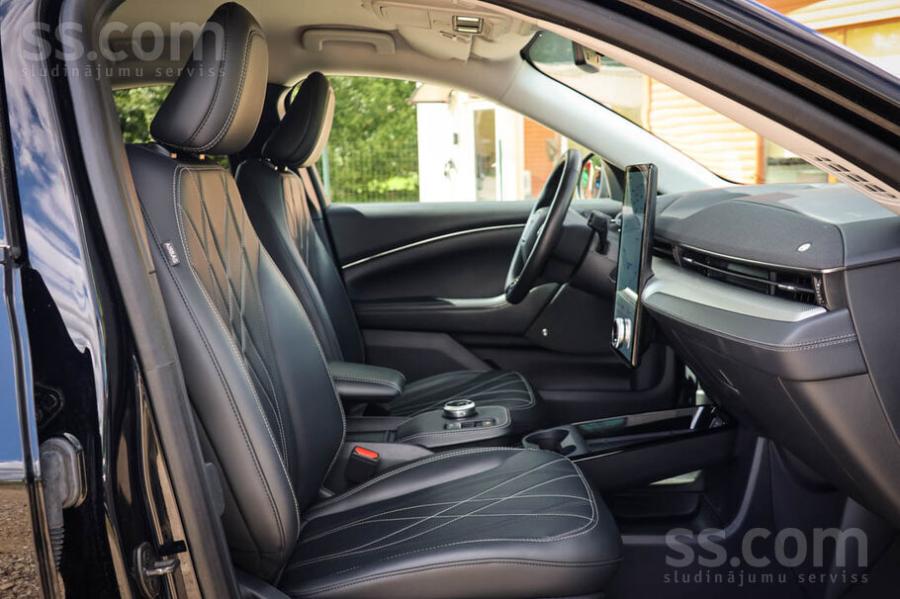 Black Ford Mustang 2021 in Tukums, with an engine capacity of 0.00 L and mileage of 147 thousand km for 23490 €, photo 9 on AUTOMOTO.COM.LV