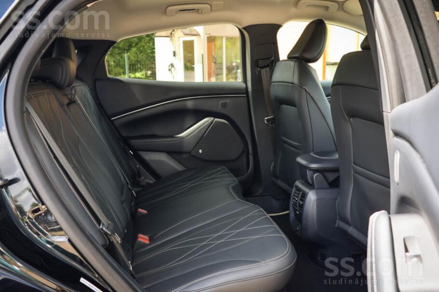 Black Ford Mustang 2021 in Tukums, with an engine capacity of 0.00 L and mileage of 147 thousand km for 23490 €, photo 11 on AUTOMOTO.COM.LV