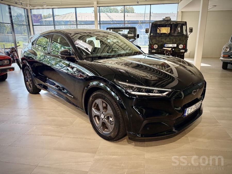 Black Ford Mustang 2021 in Dobele, with an engine capacity of 2.30 L and mileage of 23 thousand km for 28350 €, photo 1 on AUTOMOTO.COM.LV