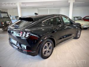 Black Ford Mustang 2021 in Dobele, with an engine capacity of 2.30 L and mileage of 23 thousand km for 28350 €, photo 4 on AUTOMOTO.COM.LV