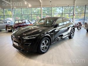 Black Ford Mustang 2021 in Dobele, with an engine capacity of 2.30 L and mileage of 23 thousand km for 28350 €, photo 8 on AUTOMOTO.COM.LV