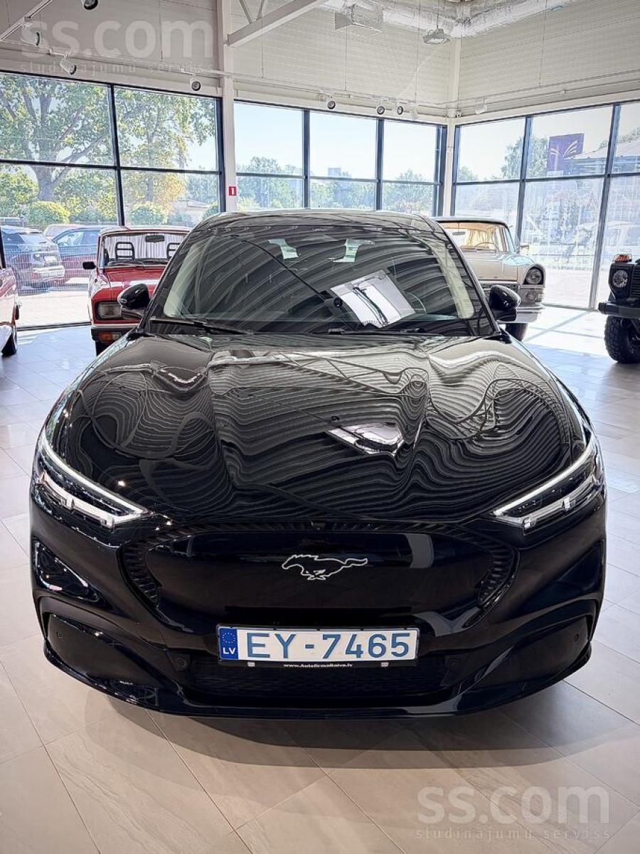 Black Ford Mustang 2021 in Dobele, with an engine capacity of 2.30 L and mileage of 23 thousand km for 28350 €, photo 9 on AUTOMOTO.COM.LV