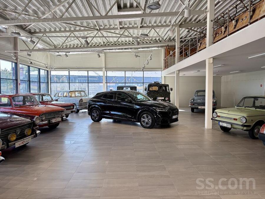 Black Ford Mustang 2021 in Dobele, with an engine capacity of 2.30 L and mileage of 23 thousand km for 28350 €, photo 11 on AUTOMOTO.COM.LV