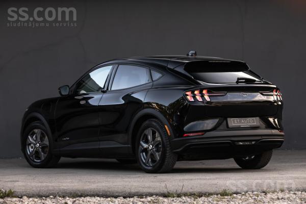Melns Ford Mustang 2021 Jelgava, ar dzinēja tilpumu 2.30 L un nobraukumu 129 tūkst. km par 24000 €, foto 11 vietnē AUTOMOTO.COM.LV