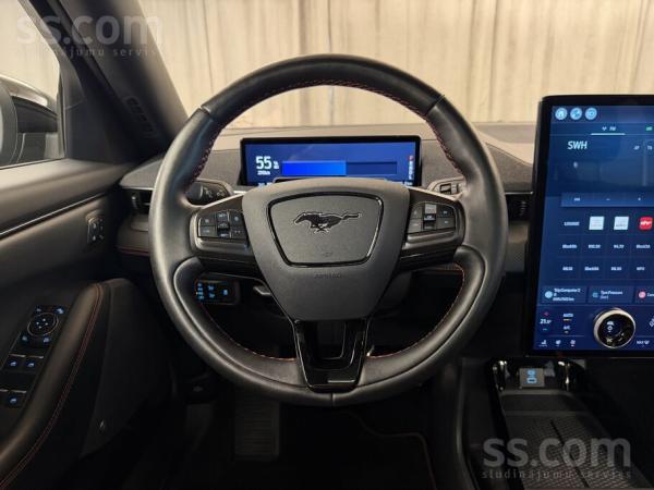 Black Ford Mustang 2022 in Riga, with an engine capacity of 0.00 L and mileage of 46 thousand km for 29990 €, photo 10 on AUTOMOTO.COM.LV