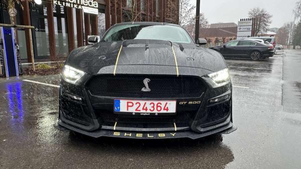 Black Ford Mustang 2021 in Kaunas, with an engine capacity of 2.30 L and mileage of 60 thousand km for 26499 €, photo 2 on AUTOMOTO.COM.LV
