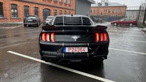 Black Ford Mustang 2021 in Kaunas, with an engine capacity of 2.30 L and mileage of 60 thousand km for 26499 €, photo 5 on AUTOMOTO.COM.LV