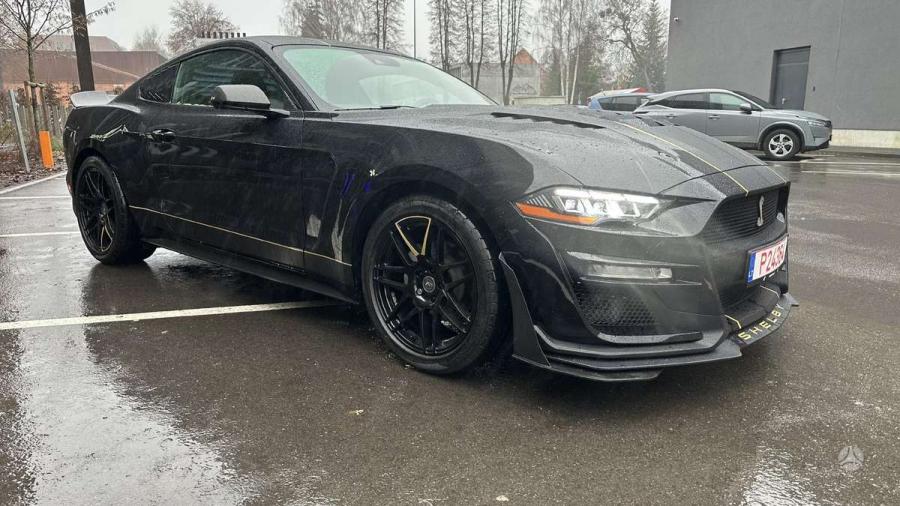 Black Ford Mustang 2021 in Kaunas, with an engine capacity of 2.30 L and mileage of 60 thousand km for 26499 €, photo 8 on AUTOMOTO.COM.LV