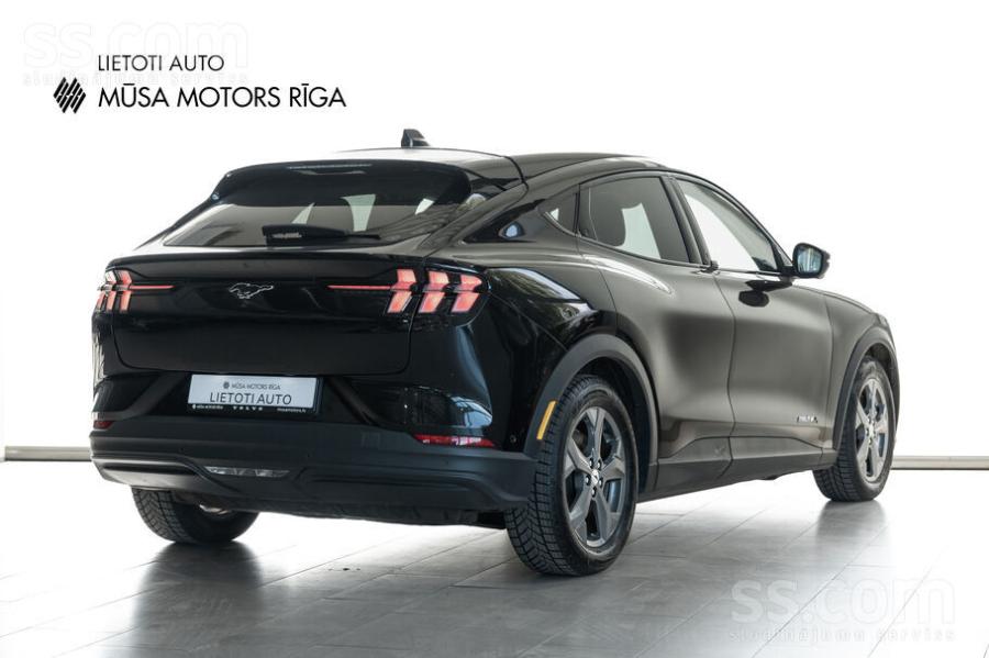 Black Ford Mustang 2021 in Riga, with an engine capacity of 4.00 L and mileage of 175 thousand km for 25900 €, photo 3 on AUTOMOTO.COM.LV