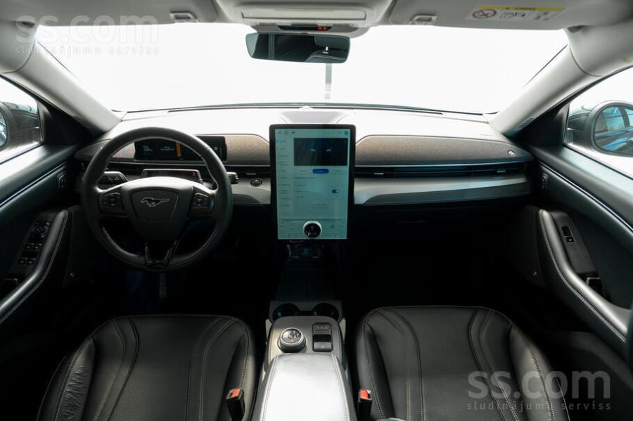 Black Ford Mustang 2021 in Riga, with an engine capacity of 4.00 L and mileage of 175 thousand km for 25900 €, photo 6 on AUTOMOTO.COM.LV