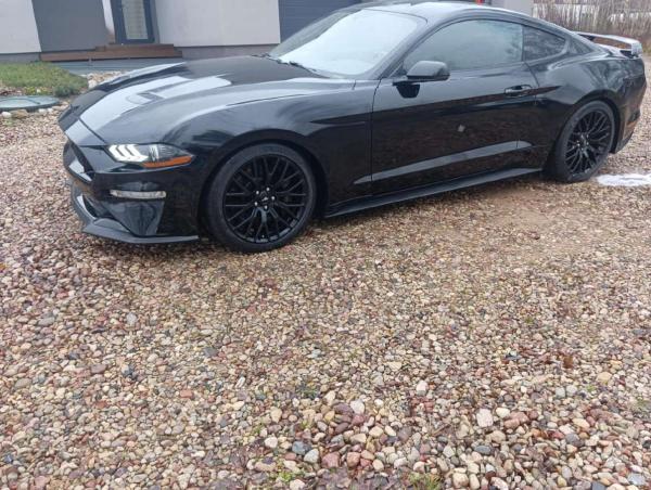 Black Ford Mustang 2019 in Vilnius, with an engine capacity of 5.00 L and mileage of 46 thousand km for 20500 €, photo 6 on AUTOMOTO.COM.LV