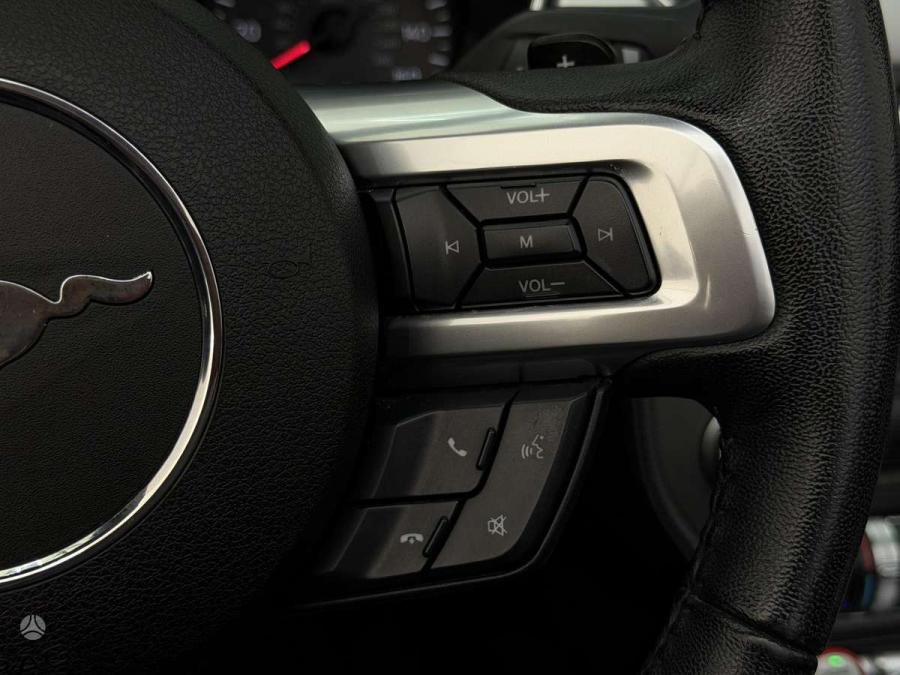 Blue Ford Mustang 2017 in Vilnius, with an engine capacity of 2.26 L and mileage of 110 thousand km for 21200 €, photo 25 on AUTOMOTO.COM.LV