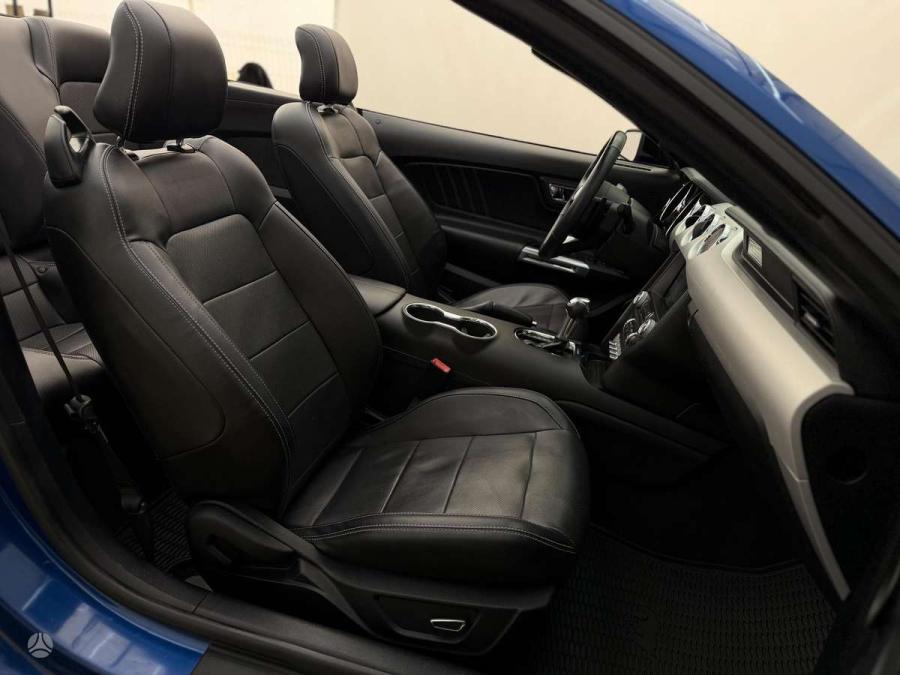 Blue Ford Mustang 2017 in Vilnius, with an engine capacity of 2.26 L and mileage of 110 thousand km for 21200 €, photo 16 on AUTOMOTO.COM.LV