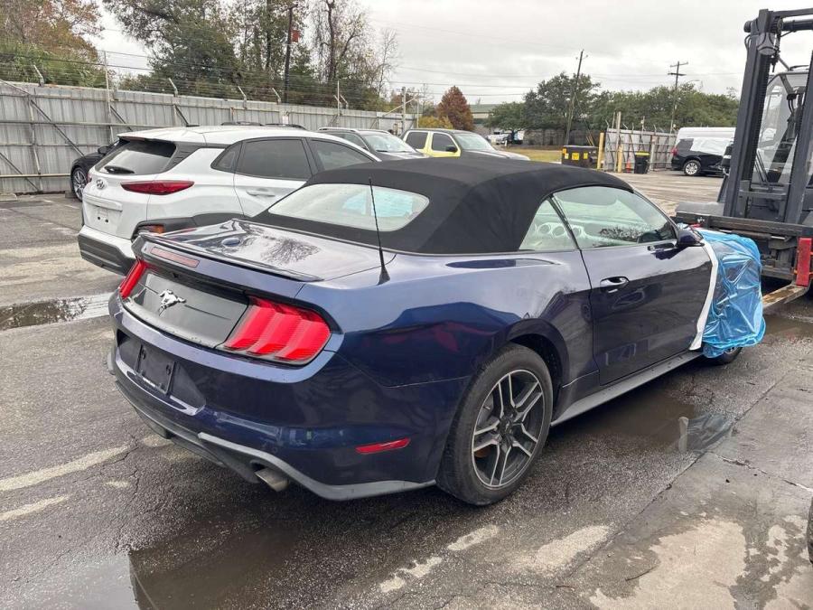 Blue Ford Mustang 2020 in Ukmerge, with an engine capacity of 2.25 L and mileage of 83 thousand km for 13490 €, photo 13 on AUTOMOTO.COM.LV