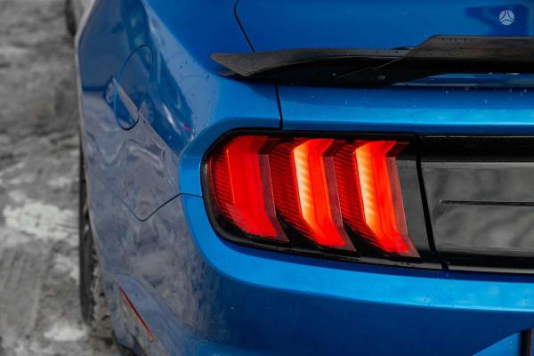 Blue Ford Mustang 2020 in Vilnius, with an engine capacity of 4.95 L and mileage of 179 thousand km for 26700 €, photo 6 on AUTOMOTO.COM.LV