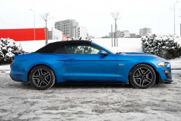 Blue Ford Mustang 2020 in Vilnius, with an engine capacity of 4.95 L and mileage of 179 thousand km for 26700 €, photo 8 on AUTOMOTO.COM.LV