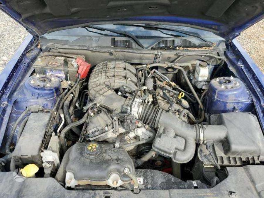 Blue Ford Mustang 2012 in Vilnius, with an engine capacity of 3.70 L and mileage of 115 thousand km for 5500 €, photo 12 on AUTOMOTO.COM.LV