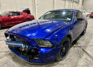 Blue Ford Mustang 2013 in Klaipeda, with an engine capacity of 3.73 L and mileage of 106 thousand km for 4800 €, photo 2 on AUTOMOTO.COM.LV