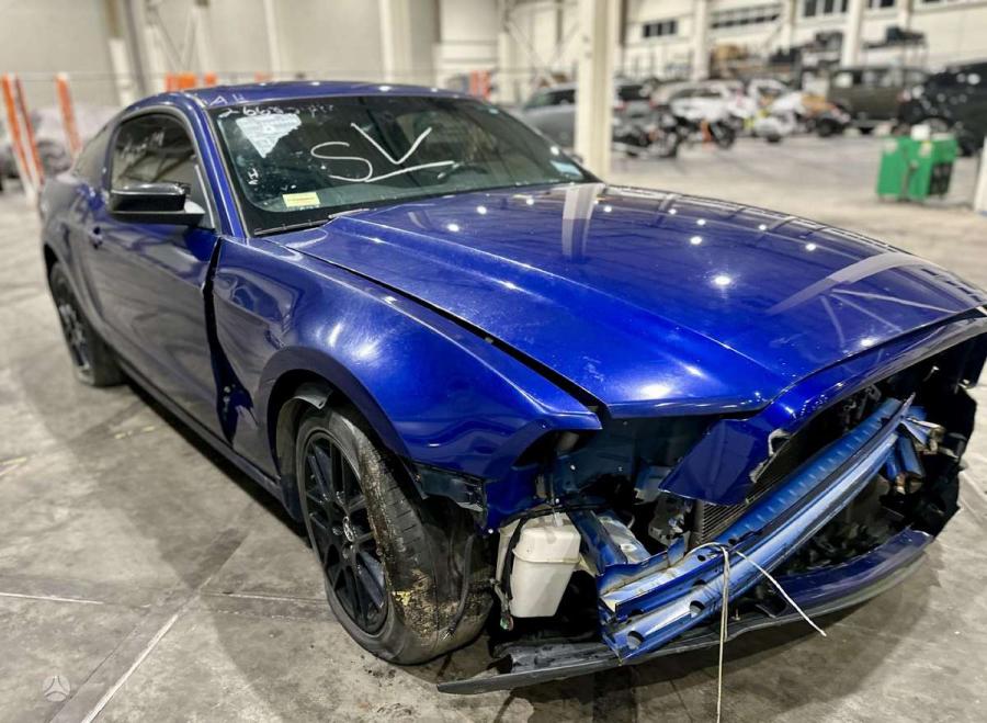 Blue Ford Mustang 2013 in Klaipeda, with an engine capacity of 3.73 L and mileage of 106 thousand km for 4800 €, photo 3 on AUTOMOTO.COM.LV