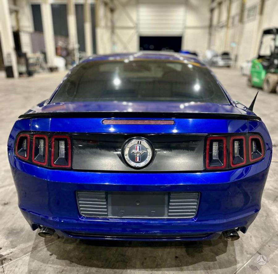 Blue Ford Mustang 2013 in Klaipeda, with an engine capacity of 3.73 L and mileage of 106 thousand km for 4800 €, photo 6 on AUTOMOTO.COM.LV