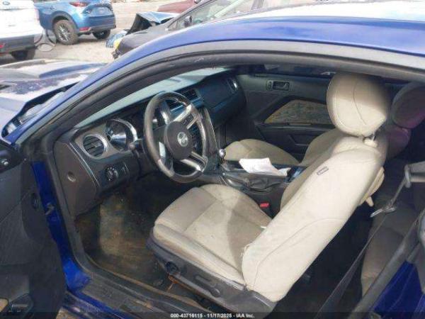 Blue Ford Mustang 2013 in Klaipeda, with an engine capacity of 4.95 L and mileage of 115 thousand km for 5900 €, photo 5 on AUTOMOTO.COM.LV