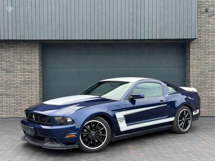 Blue Ford Mustang 2013 in Panevezys, with an engine capacity of 4.95 L and mileage of 89 thousand km for 40100 €, photo 4 on AUTOMOTO.COM.LV