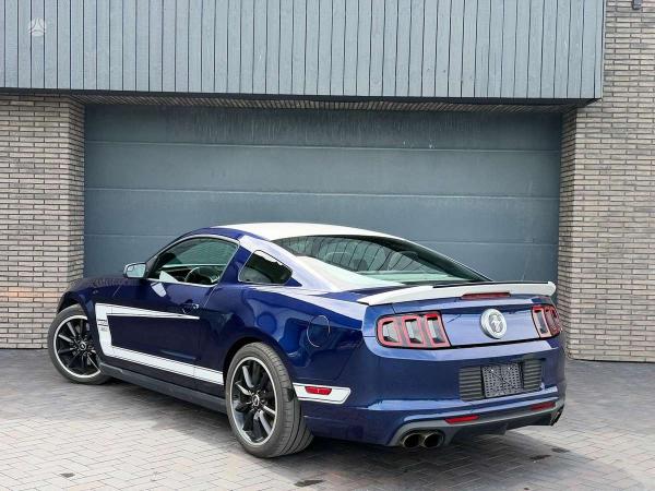 Blue Ford Mustang 2013 in Panevezys, with an engine capacity of 4.95 L and mileage of 89 thousand km for 40100 €, photo 4 on AUTOMOTO.COM.LV