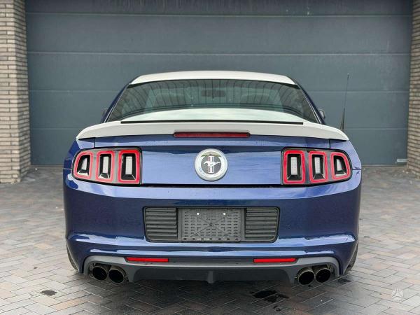 Blue Ford Mustang 2013 in Panevezys, with an engine capacity of 4.95 L and mileage of 89 thousand km for 40100 €, photo 5 on AUTOMOTO.COM.LV