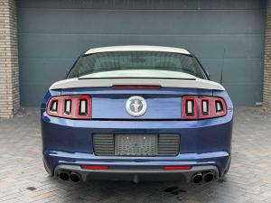 Blue Ford Mustang 2013 in Panevezys, with an engine capacity of 4.95 L and mileage of 89 thousand km for 40100 €, photo 6 on AUTOMOTO.COM.LV