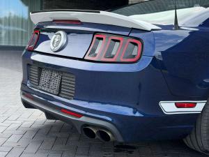 Blue Ford Mustang 2013 in Panevezys, with an engine capacity of 4.95 L and mileage of 89 thousand km for 40100 €, photo 8 on AUTOMOTO.COM.LV