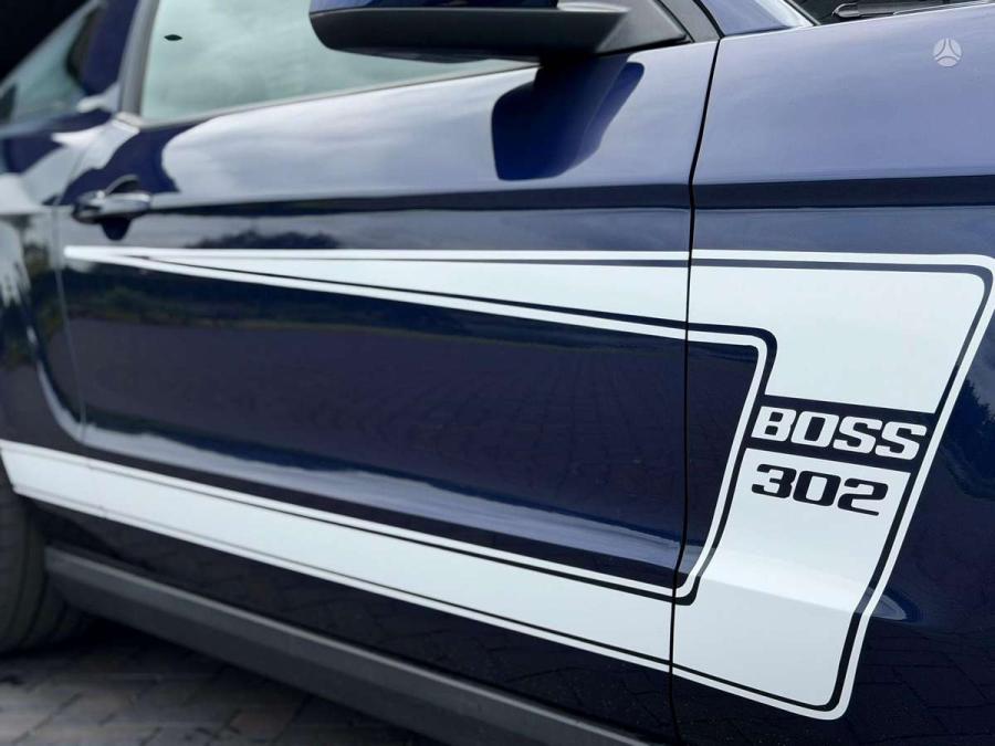 Blue Ford Mustang 2013 in Panevezys, with an engine capacity of 4.95 L and mileage of 89 thousand km for 40100 €, photo 9 on AUTOMOTO.COM.LV