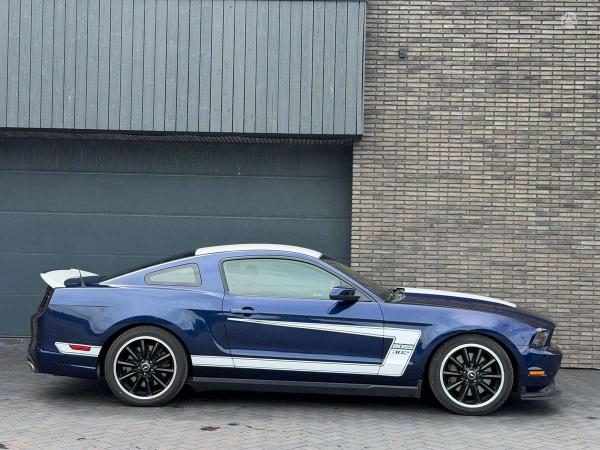 Blue Ford Mustang 2013 in Panevezys, with an engine capacity of 4.95 L and mileage of 89 thousand km for 40100 €, photo 10 on AUTOMOTO.COM.LV