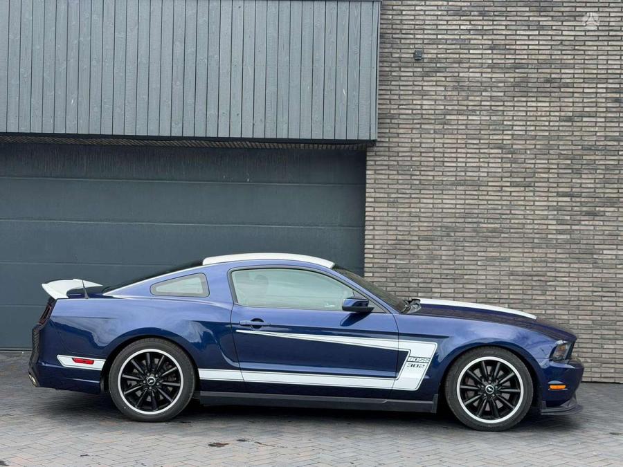 Blue Ford Mustang 2013 in Panevezys, with an engine capacity of 4.95 L and mileage of 89 thousand km for 40100 €, photo 11 on AUTOMOTO.COM.LV