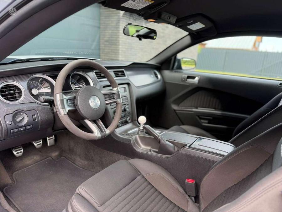 Blue Ford Mustang 2013 in Panevezys, with an engine capacity of 4.95 L and mileage of 89 thousand km for 40100 €, photo 12 on AUTOMOTO.COM.LV