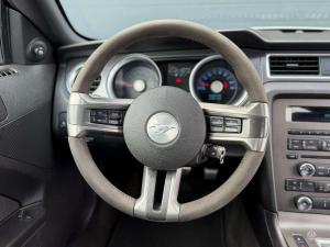 Blue Ford Mustang 2013 in Panevezys, with an engine capacity of 4.95 L and mileage of 89 thousand km for 40100 €, photo 13 on AUTOMOTO.COM.LV