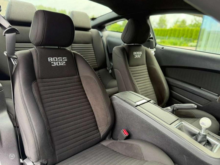 Blue Ford Mustang 2013 in Panevezys, with an engine capacity of 4.95 L and mileage of 89 thousand km for 40100 €, photo 15 on AUTOMOTO.COM.LV