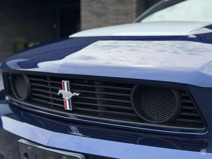 Blue Ford Mustang 2013 in Panevezys, with an engine capacity of 4.95 L and mileage of 89 thousand km for 40100 €, photo 26 on AUTOMOTO.COM.LV