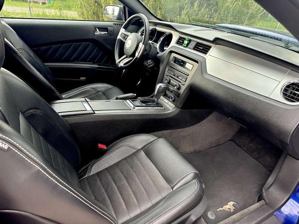 Blue Ford Mustang 2013 in Klaipeda, with an engine capacity of 3.73 L and mileage of 220 thousand km for 11600 €, photo 9 on AUTOMOTO.COM.LV