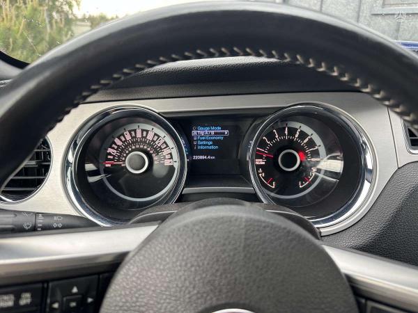 Blue Ford Mustang 2013 in Klaipeda, with an engine capacity of 3.73 L and mileage of 220 thousand km for 11600 €, photo 10 on AUTOMOTO.COM.LV