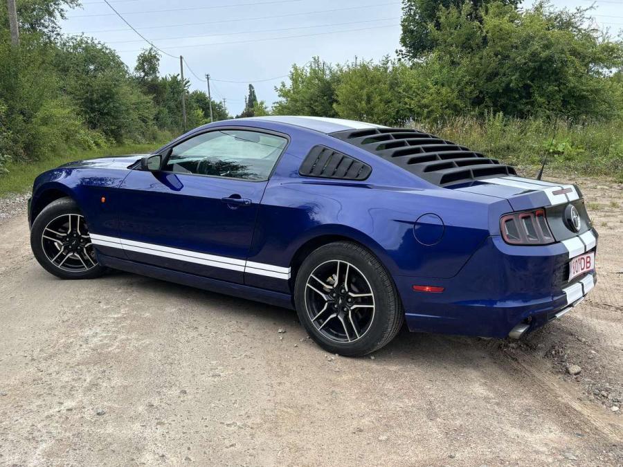 Blue Ford Mustang 2014 in Klaipeda, with an engine capacity of 3.70 L and mileage of 98 thousand km for 12500 €, photo 3 on AUTOMOTO.COM.LV
